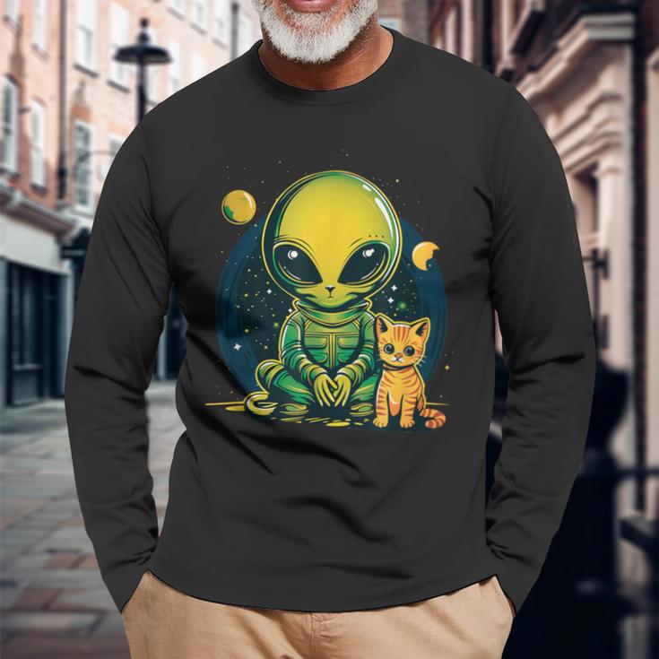 Alien And Cat Cat Selfie With Alien Vintage Ufo Long Sleeve T-Shirt ...
