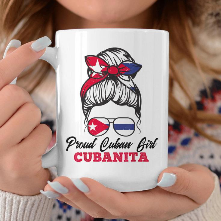 Cubanita Orgullosa Chica Cubana Con Bun Sucioso Bandera Cubana Taza de ...