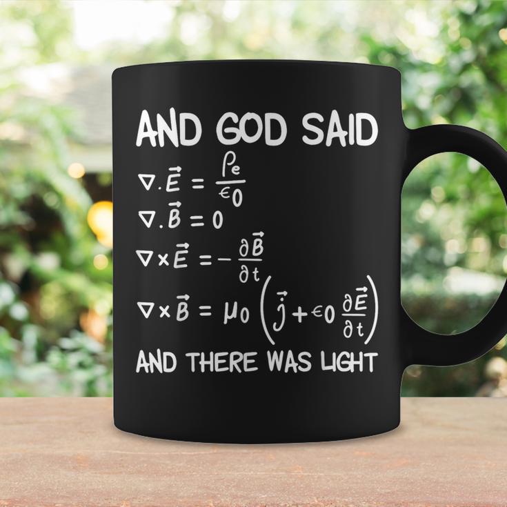 Les Équations De Maxwell Et Dieu A Dit Qu'il Y Avait De La Tasse ...