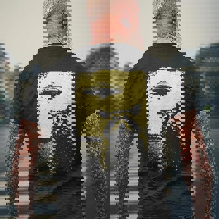 Raccoon Ufo Selfie Ufo Scared Racoon Alien Weird Meme Men's T-shirt ...