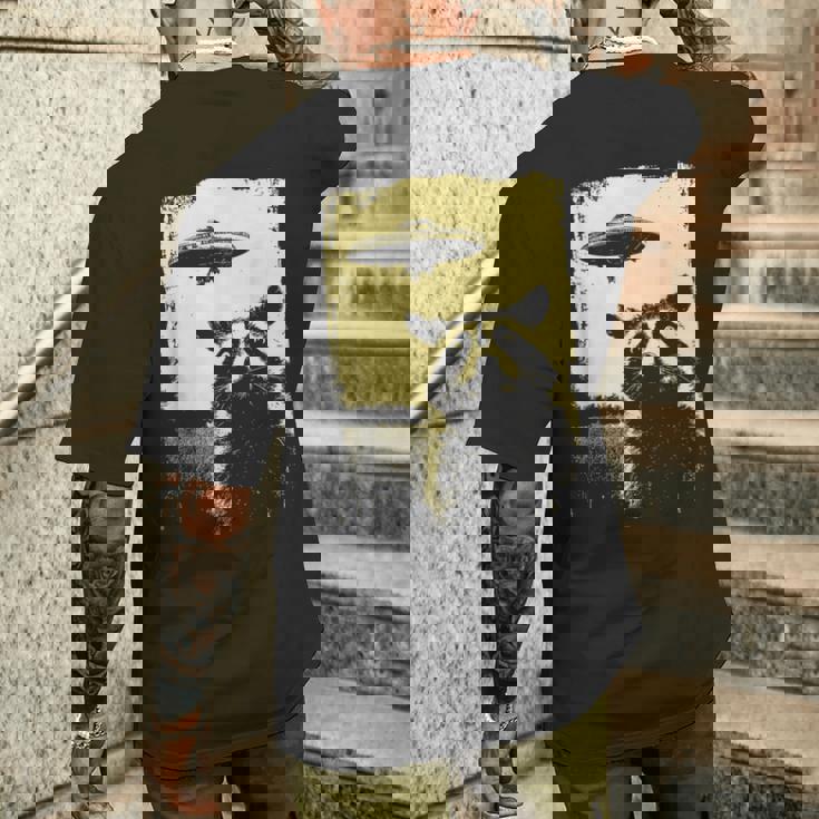 Raccoon Ufo Selfie Ufo Scared Racoon Alien Weird Meme Men's T-shirt ...