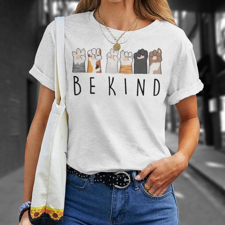 Be Kind Asl Sign Language Kindness Cat Paws Finger Signs T-Shirt - Seseable