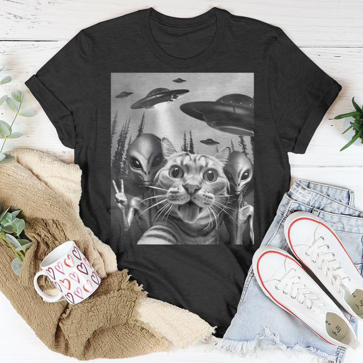 Cat Selfie With Ufos Peace Sign Alien Cat Ufo Invasion T-Shirt | Mazezy