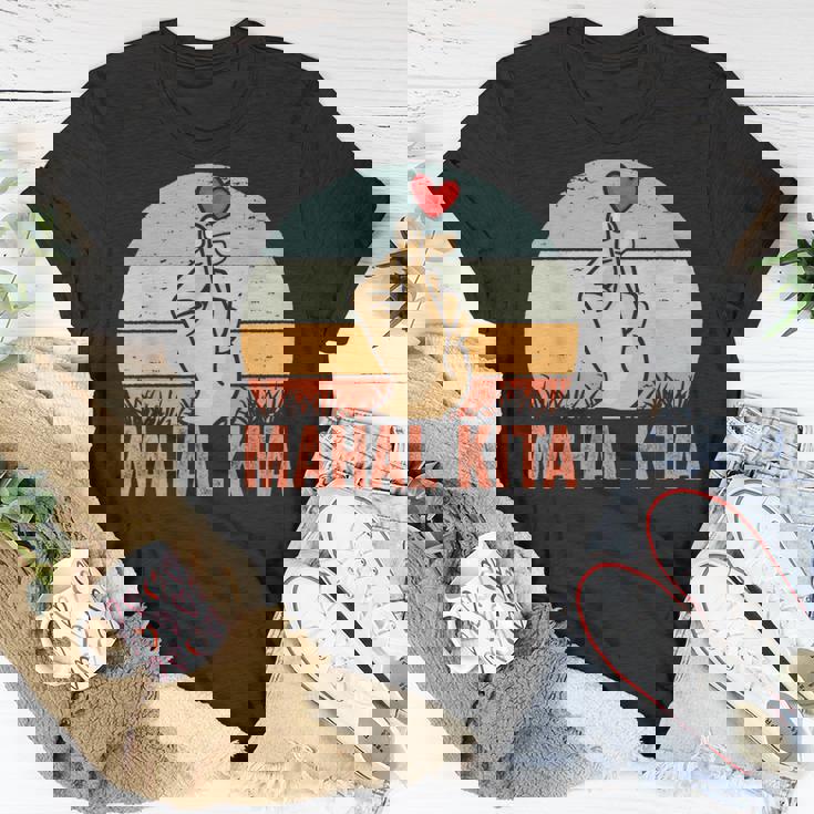 Mahal Kita Retro Pinoy Finger Heart For A Filipino Filipina T-Shirt ...